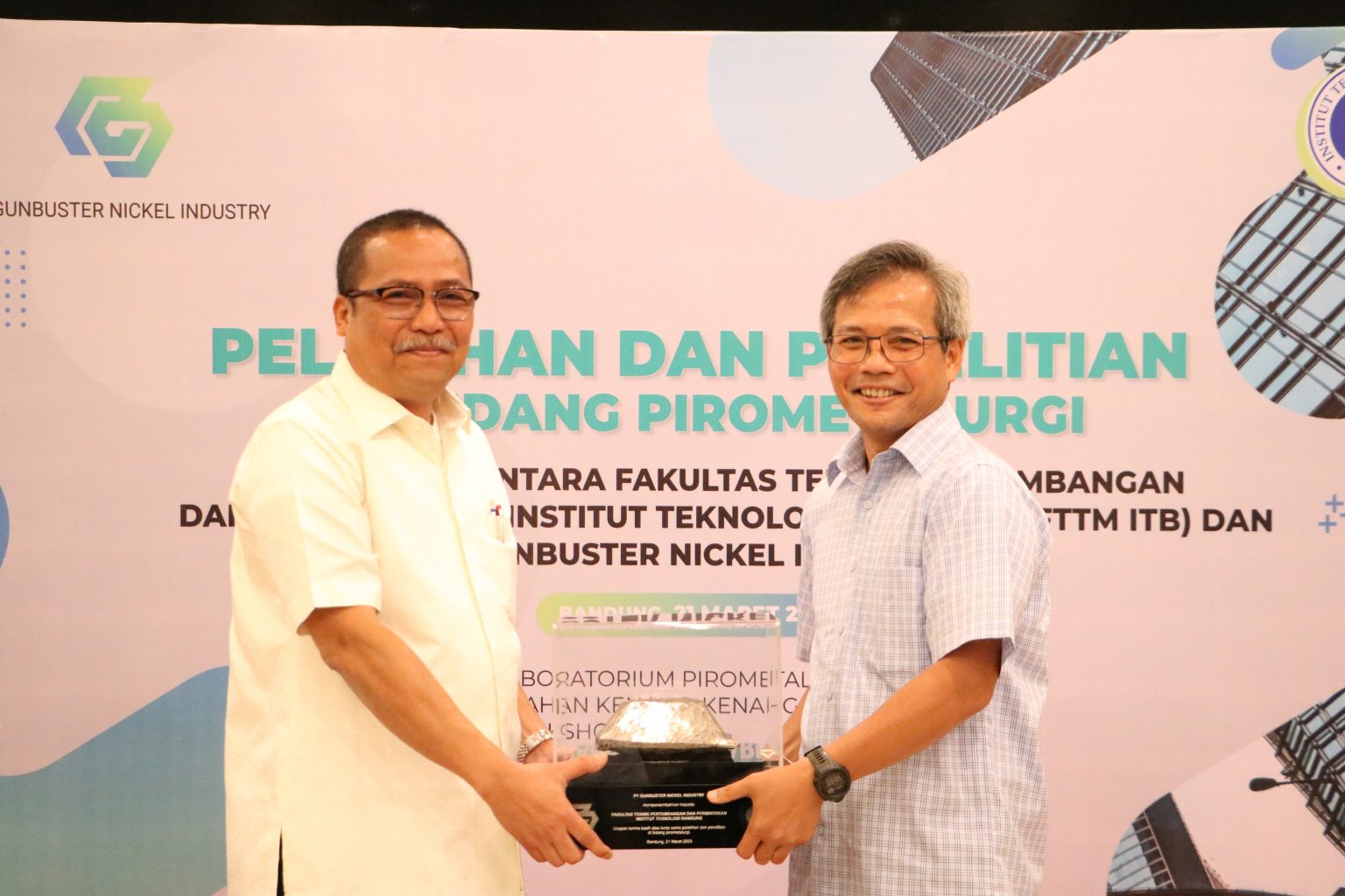 Program Studi Teknik Metalurgi » Serah Terima Alat Scanning-Electron-Microscope JEOL JCM-7000 ...