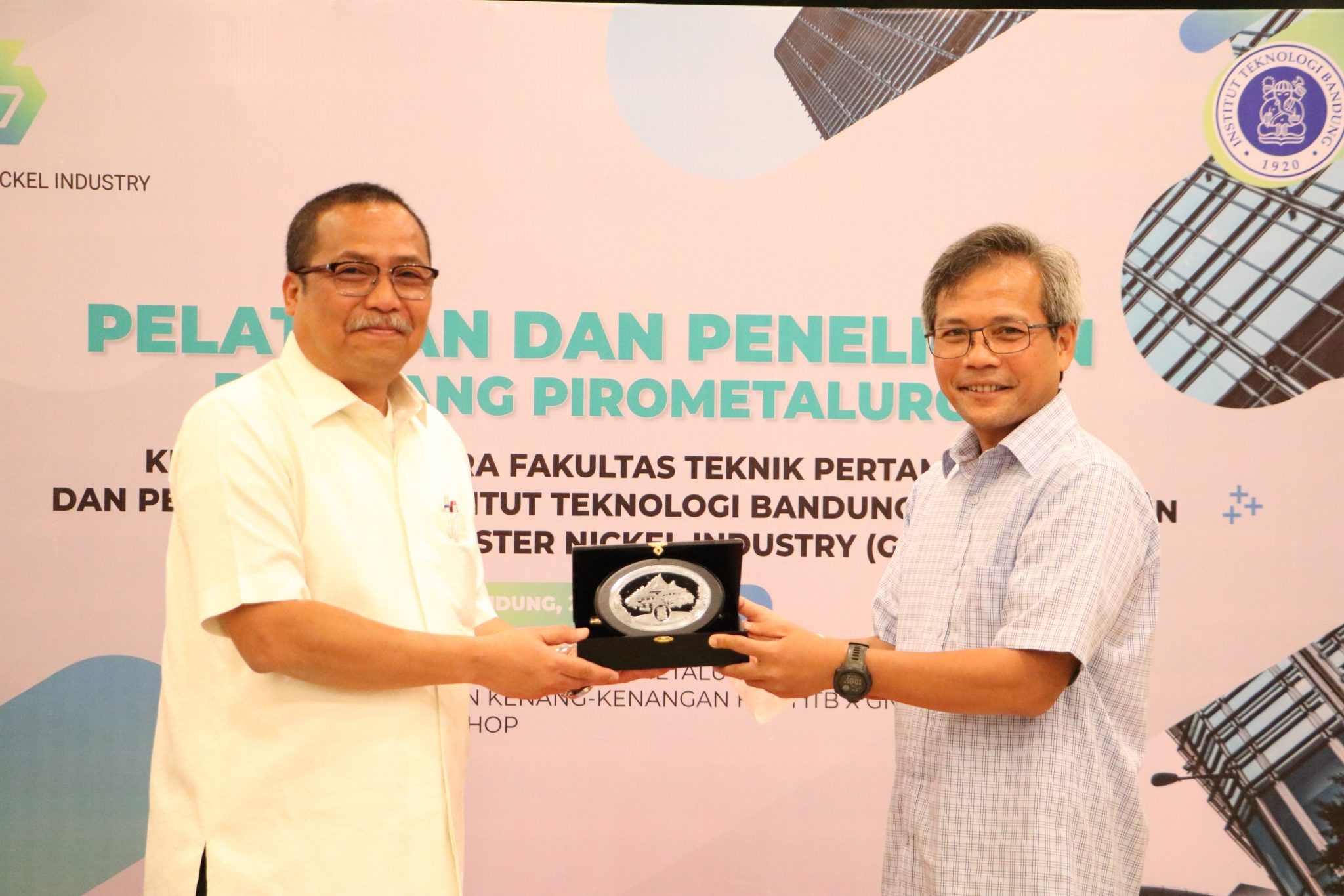 Program Studi Teknik Metalurgi » Serah Terima Alat Scanning-Electron-Microscope JEOL JCM-7000 ...